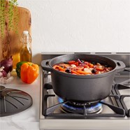 VonShef Cast Iron Casserole Dish Black Pre Seasoned Ovenproof Pot Lid VonShef Cast Iron Casserole Dish Black Pre Seasoned Ovenproof Pot Lid